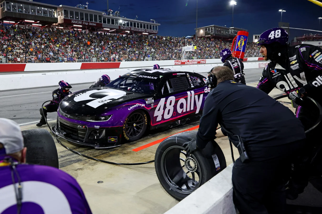 Alex Bowman Pit Crew Reshuffle Sparks Hope Ahead of Bristol Playoff Race