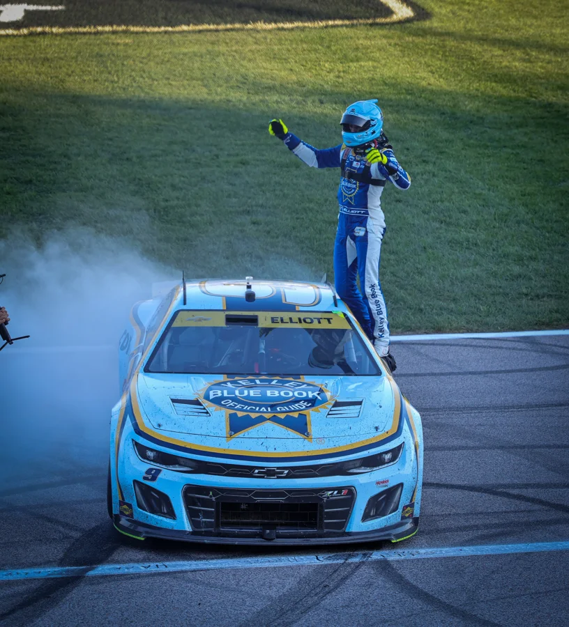 Chase Elliott’s Kansas Win Sparks Massive Fan Buzz