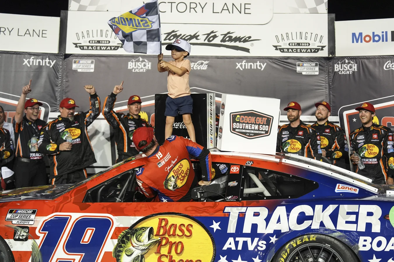 Chase Elliott Defends Crew Chief Amid Fan Backlash Over Strategy Calls