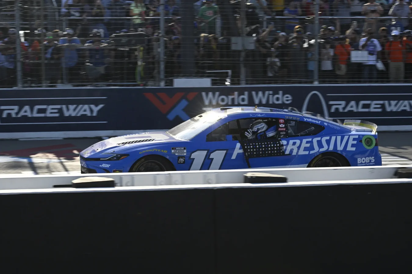 Denny Hamlin’s Apology Sparks NASCAR Controversy and Fan Backlash