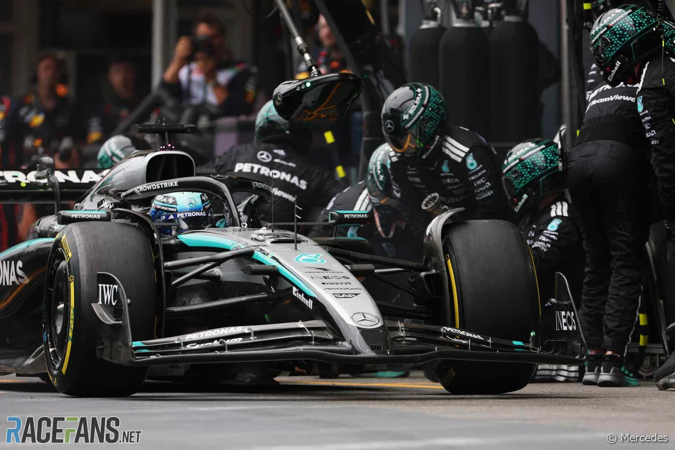 George Russell’s Diabolical Pit Entry Stuns F1 Fans