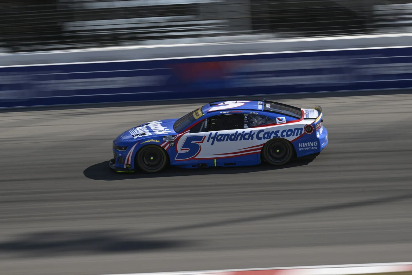 Kyle Larson and 2 Dark Horses Ready to Shake Up NH Playoffs