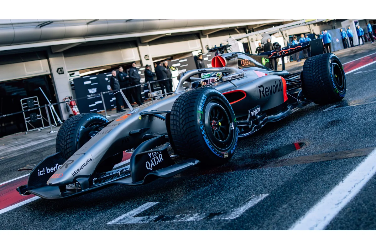 Lewis Hamilton’s Engineer Uncertainty Sparks Alarm Ahead of 2026